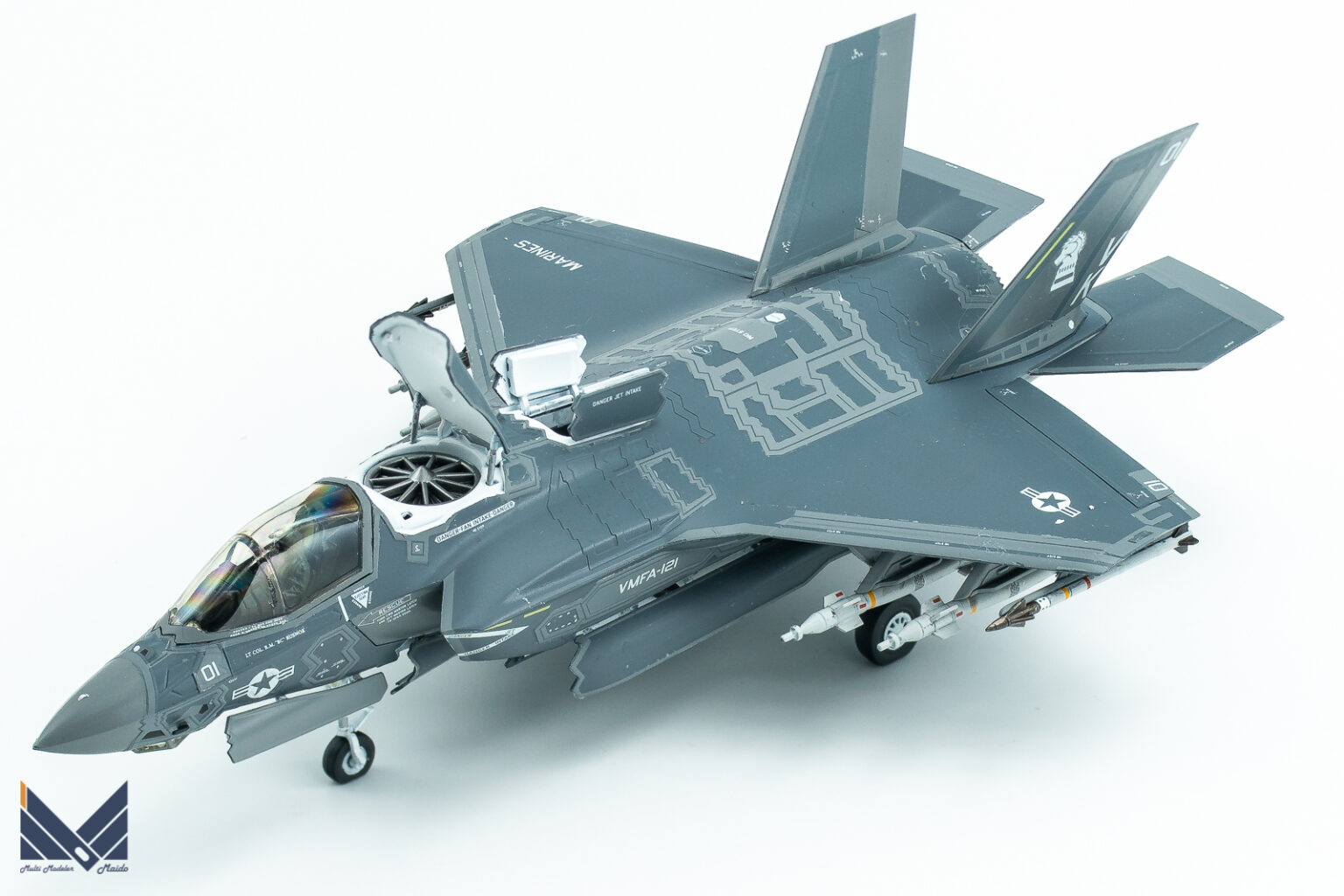 タミヤ イタレリ 1/72 アメリカ海兵隊 F-35B 完成品 TAMIYA Italeri - 模型工房M