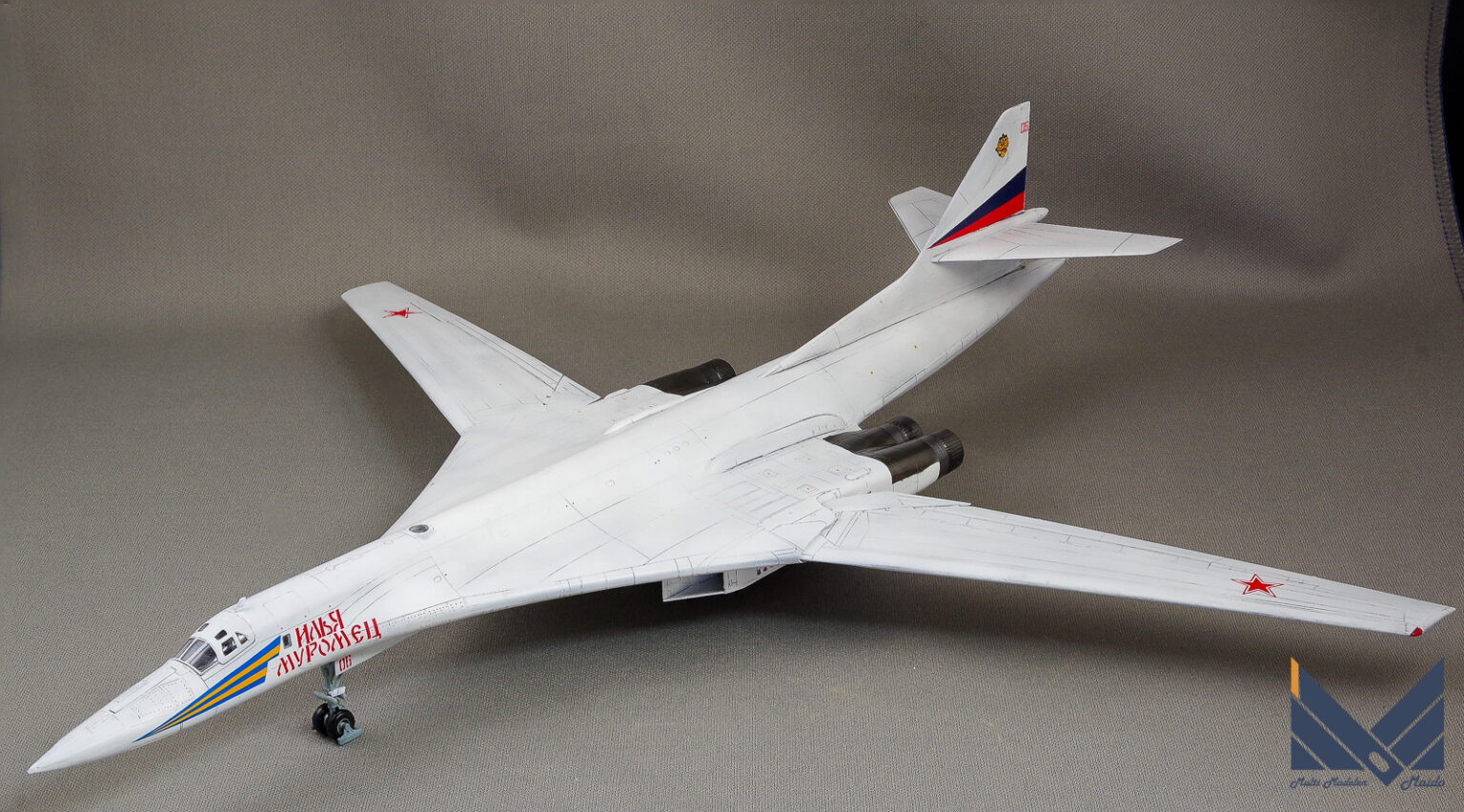トランぺッター 1/144 Tu-160 ブラックジャック 完成品 Trumpeter | 模型工房M