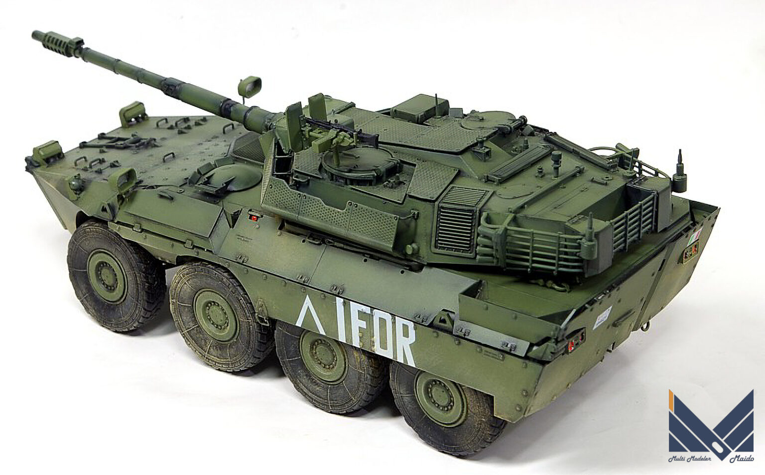 トランぺッター 1/35 イタリア陸軍 B-1 チェンタウロ戦闘偵察車 完成品 TRUMPETER Centauro AFV模型完成品 - 模型工房M