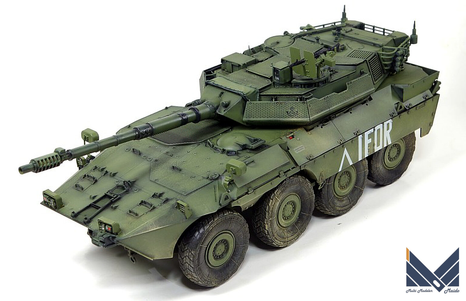 トランぺッター 1/35 イタリア陸軍 B-1 チェンタウロ戦闘偵察車 完成品 TRUMPETER Centauro AFV模型完成品 - 模型工房M